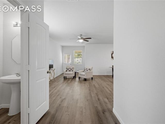 961 Harper Ln, Bryan, TX