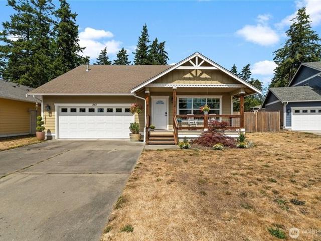 961 NW Longview Dr, Oak Harbor, WA 98277