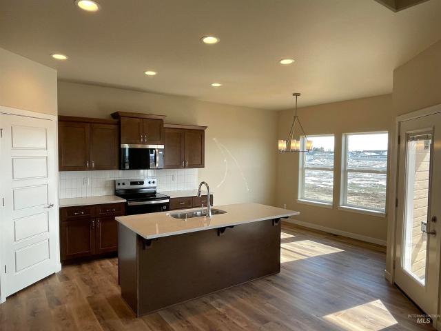 961 Quartz Rd