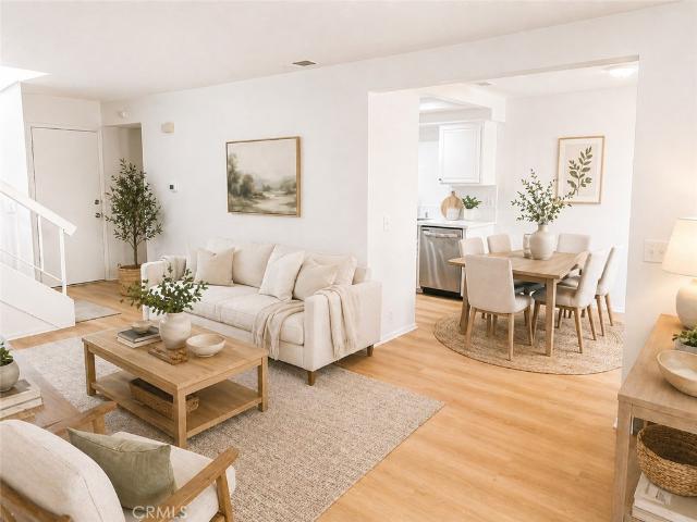 961 W Lamark