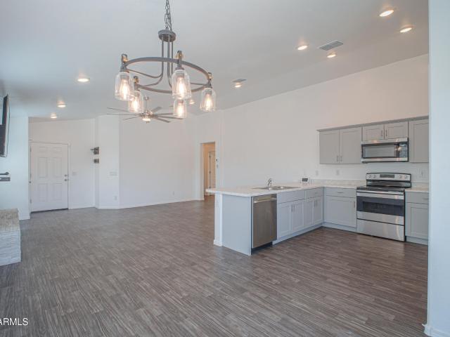961 W Prior Avenue