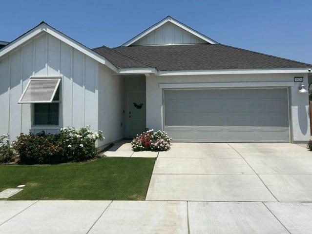 9626 Redwood River Ln, Shafter, CA 93263