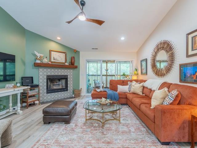 9620 S Bay Pointe Ct, Bloomington, IN 47401