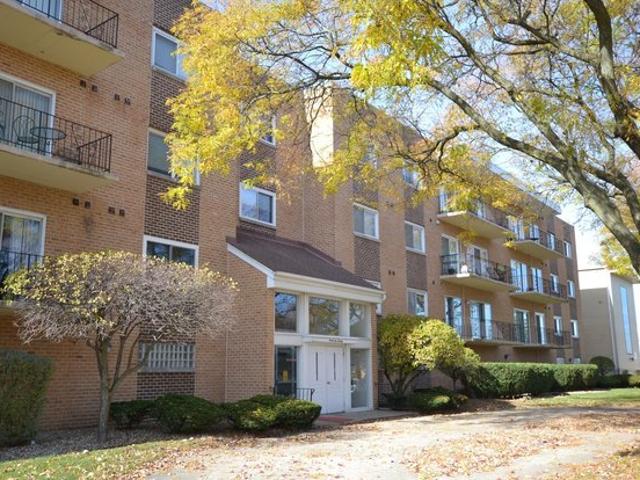 9620 S Komensky Ave Apt 305, Oak Lawn, IL 60453
