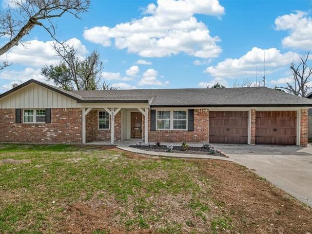 9623 Meadowglen Ln, Houston, TX 77063