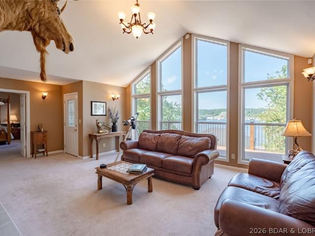 962 Grand View Drive