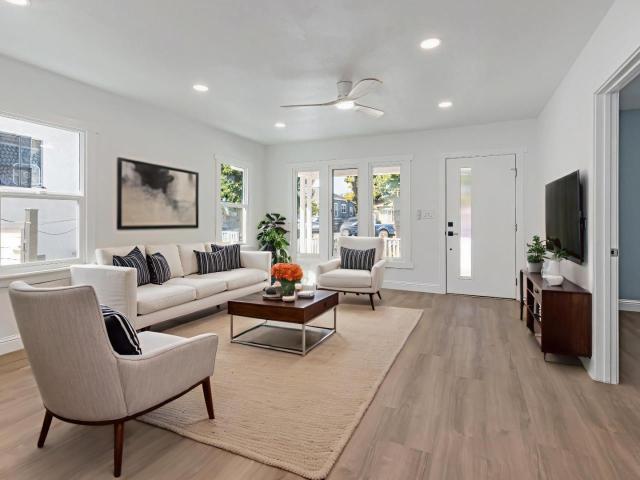 962 S 10th Street