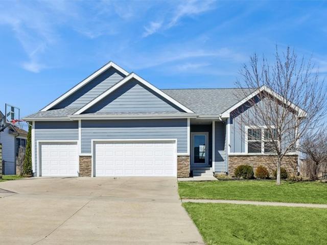 9635 Marnewood Dr, Johnston, IA 50131