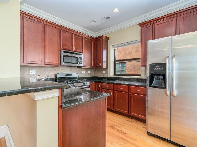 963 973 East 61st Street 2 Bedroom Apartment for Rent at 963 E 61st St, Chicago, IL 60637 Woodlawn