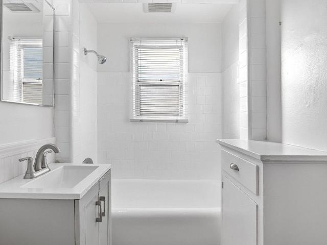 963 N. Doheny Dr. 1 Bedroom Apartment for Rent at 963 N Doheny Dr, West Hollywood, CA 90069 West Hollywood