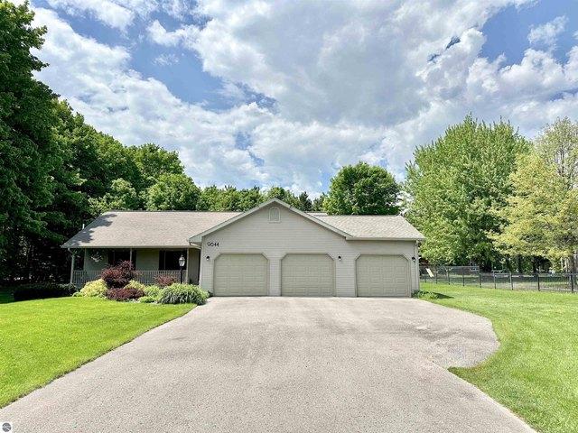 9644 Bobbys Trl, Traverse City, MI 49684