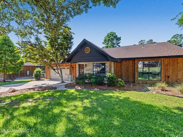 96489 W Diamondhead Dr, Diamondhead, MS 39525