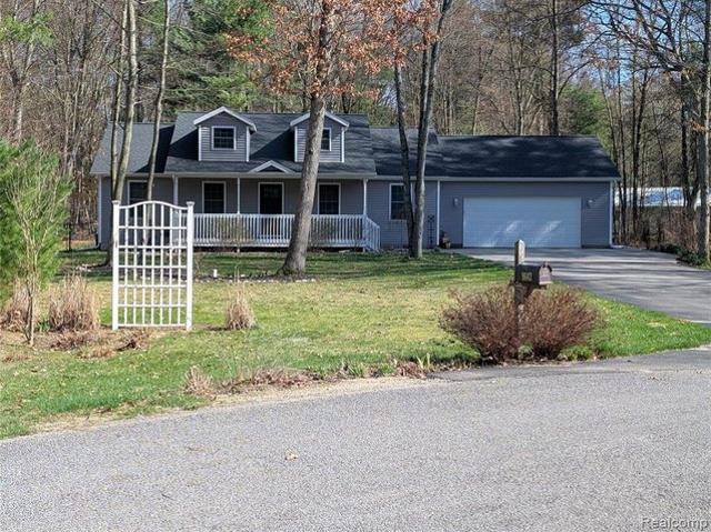 9642 Hummingbird Ct, Reynolds Township, MI 49329