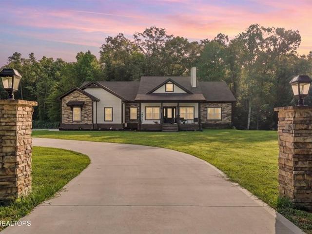 964 Deerwood Dr, Dandridge, TN 37725