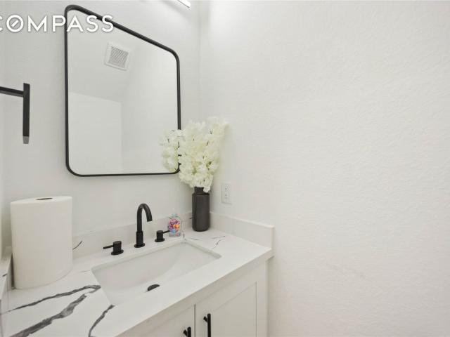 964 Lucky St B, Houston, TX