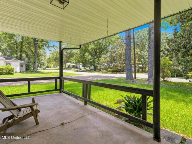 964 Meadow Heights Drive