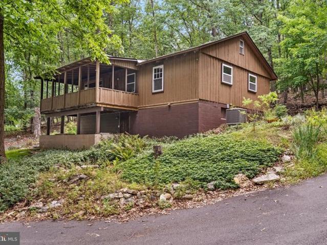 964 Valley View Rd, Harpers Ferry, WV 25425