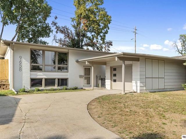 9658 Corby St, Omaha, NE 68134