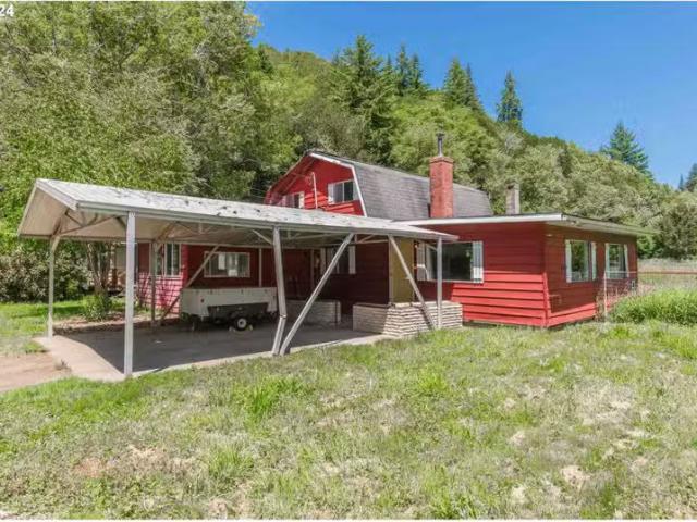 96515 LARSON LN, NORTH BEND, OR 97459 Single Family Residence.