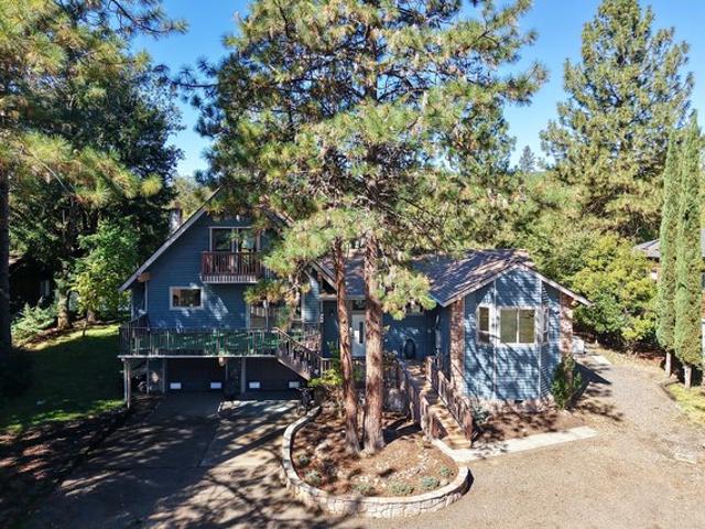 965 Old Ferry Rd, Shady Cove, OR 97539