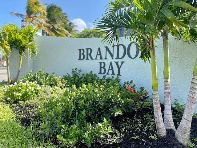 965 Manor Dr, Palm Springs, FL 33461