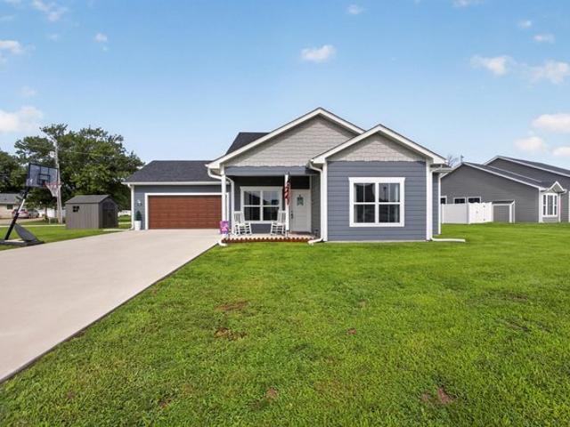 965 N Hickman St, Centralia, MO 65240