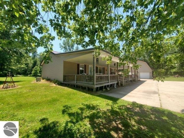 965 Saganing Worth Rd Unit 965, Bentley, MI 48613