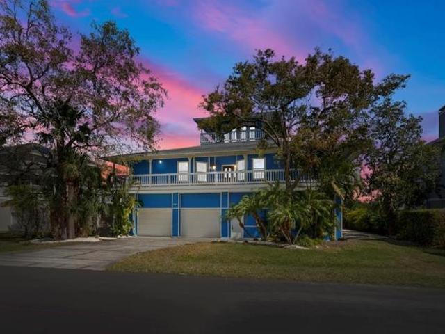 965 Point Seaside Dr, Crystal Beach, FL 34681