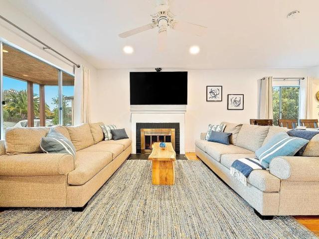 965 Rosecrans St, San Diego, CA 92106 | Compass