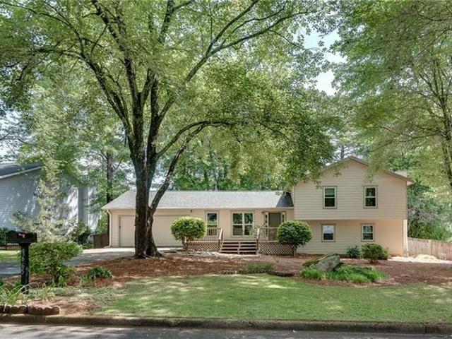9665 Pine Thicket Way, Roswell, GA 30075