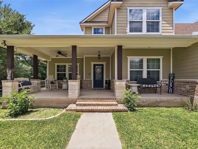 9669 Woodview Dr, College Station, TX 77845
