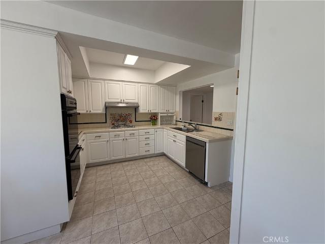 9660 Vanalden Ave, Northridge, CA 91324 | MLS #TR26054 | Compass