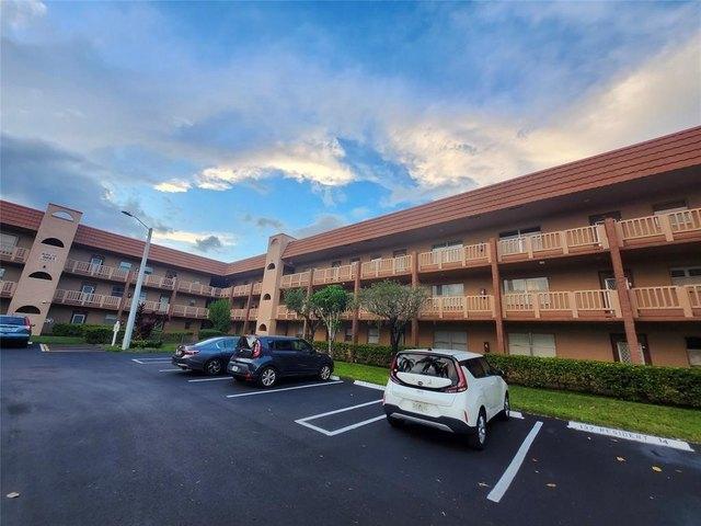 9661 Sunrise Lakes Blvd Apt 302, Sunrise, FL 33322