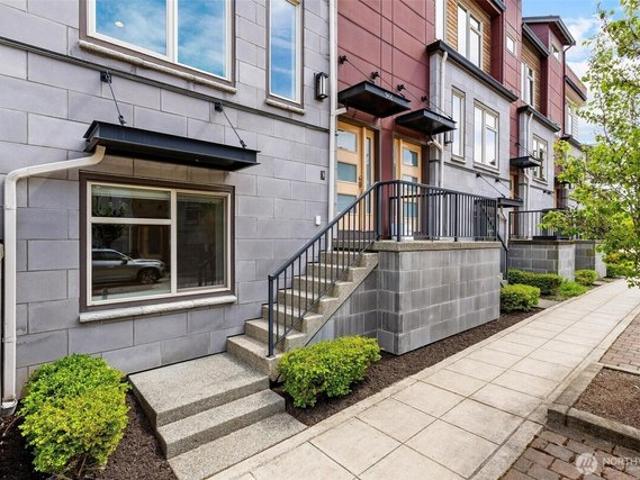966 6th Ave NE, Issaquah, WA 98029
