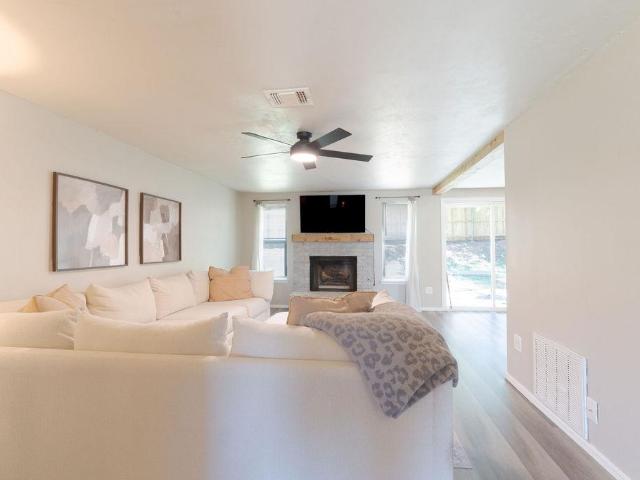 966 Castlebury Mansion