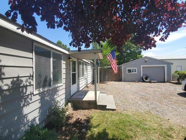 966 N 59th Ave, West Richland, WA 99353