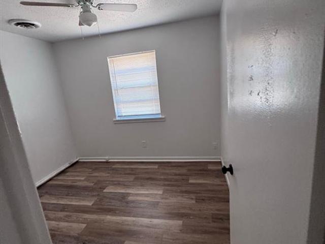 966 N La Salle Drive