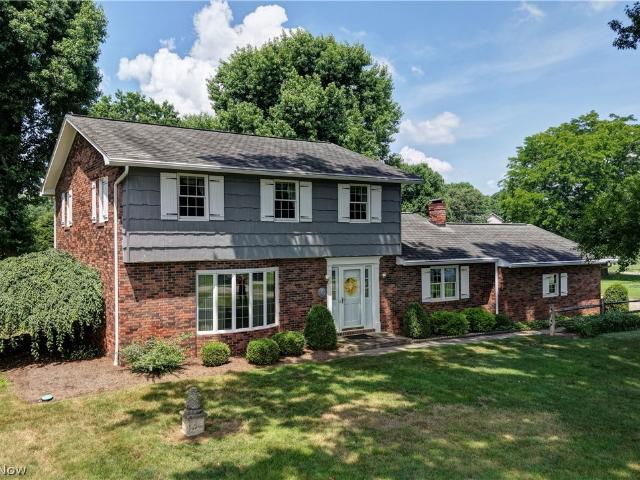966 SE College Drive SE