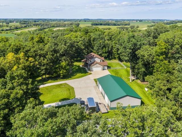 966 Sherman Dr, Marshall, WI 53559