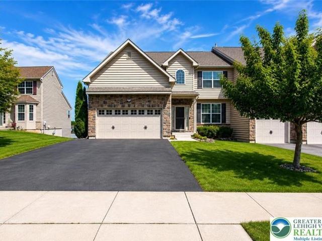 9675 Crescent Ln, Upper Macungie Township, PA 18031