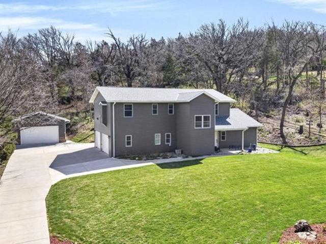 9678 Oak Valley Rd, Blair, NE 68008