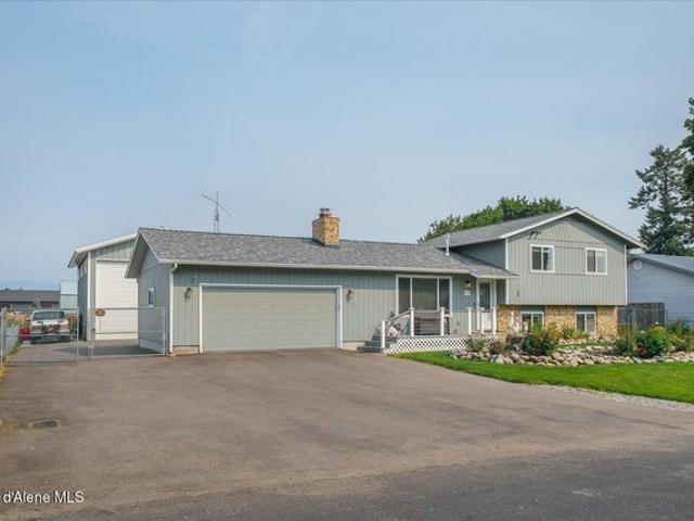 9670 N Meadow Way, Hayden, ID 83835