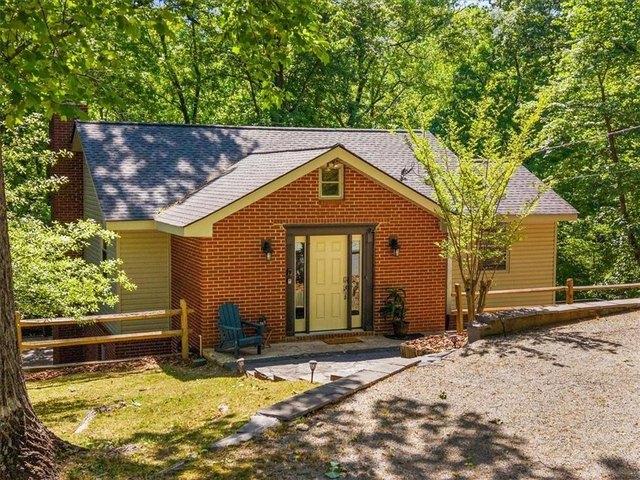 9670 Lee Cir, Gainesville, GA 30506