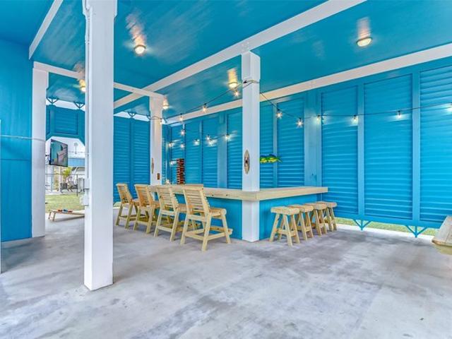 967 Bowers Ln, Crystal Beach, TX 77650