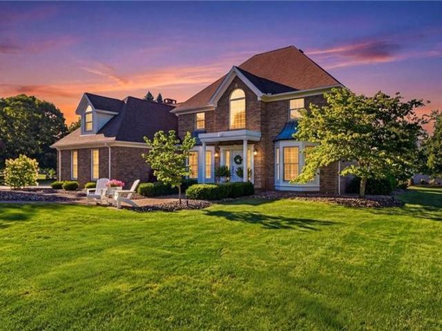 967 Lexington Dr, Hermitage, PA 16148