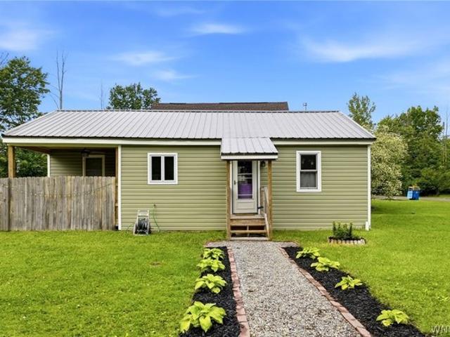 9686 Lenox St, Angola, NY 14006