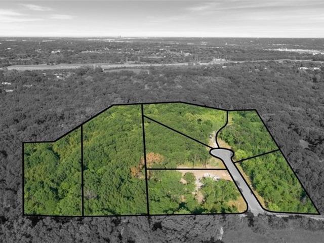 9687 S Metropolitan Cir, Edwardsville, KS 66111