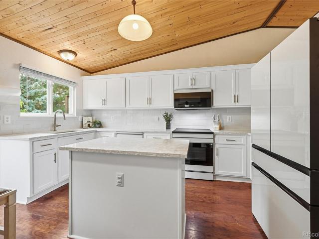 9688 Whitecliff Place