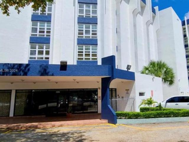 9682 Fontainebleau Blvd #304, Miami, FL 33172