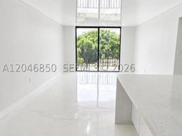 9682 Fontainebleau Blvd Apt 203, Miami, FL 33172